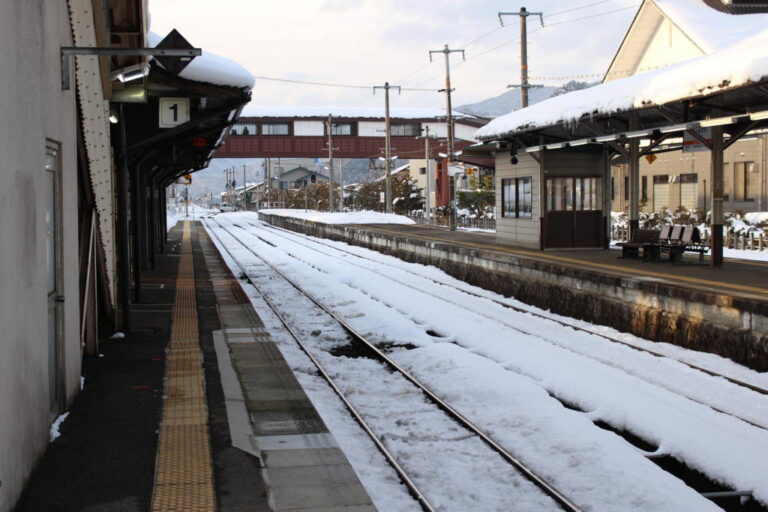 【高山本線 乗車記】通勤路線、ローカル線、観光路線……さまざまな表情を見せる高山本線を冬の青春18きっぷで乗り継ぐ旅！ | ひさの乗り鉄ブログ